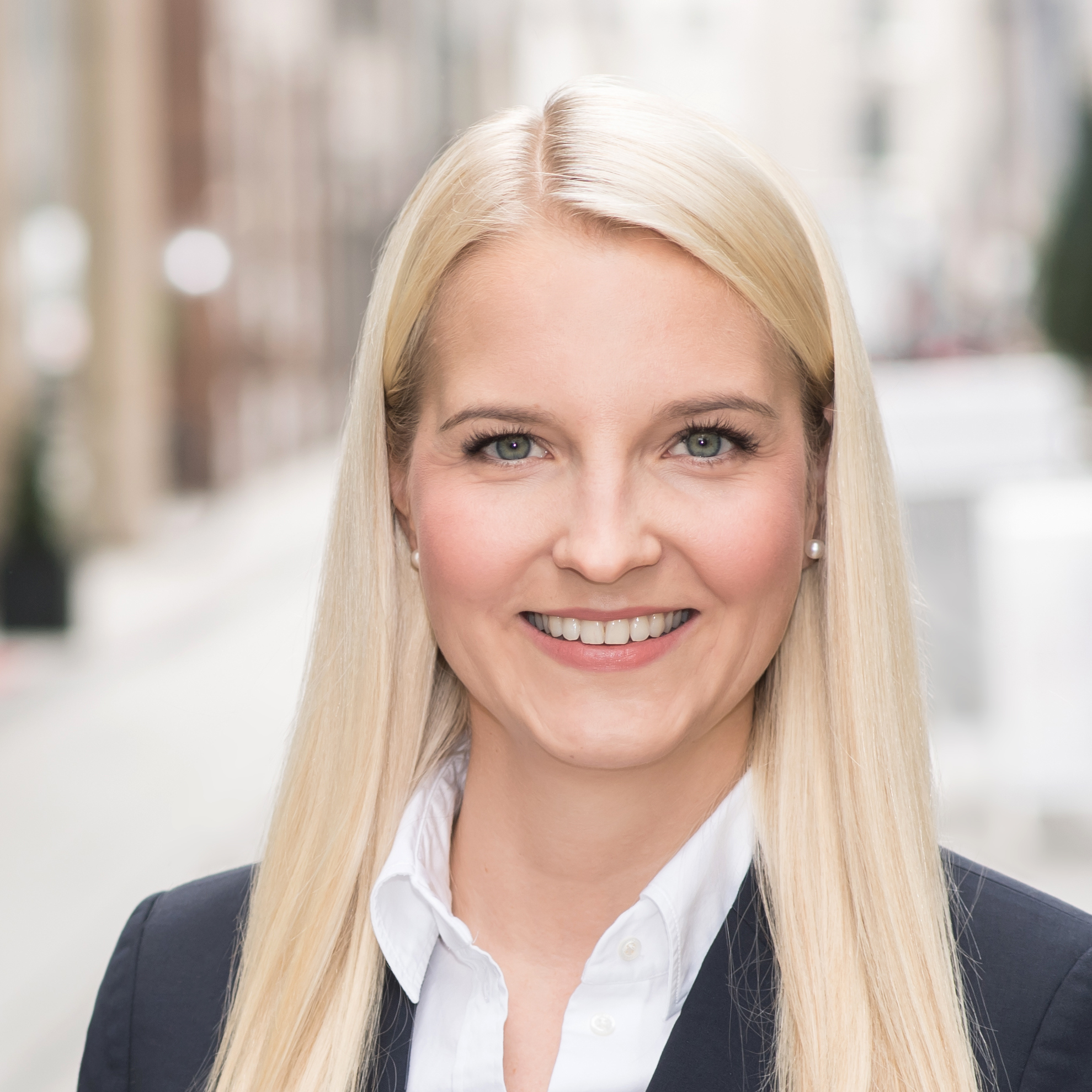 Dr. Sarah-Maria Resch, Corporate Attorney, Frankfurt