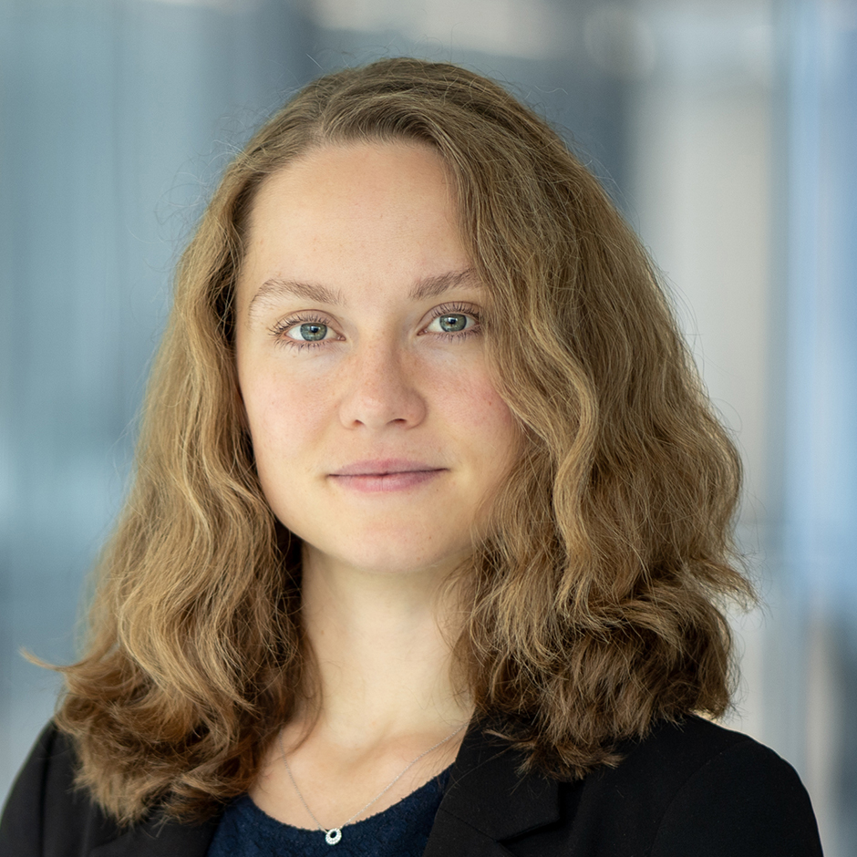 Laura Neuhaus, Alternative Investments Attorney, London