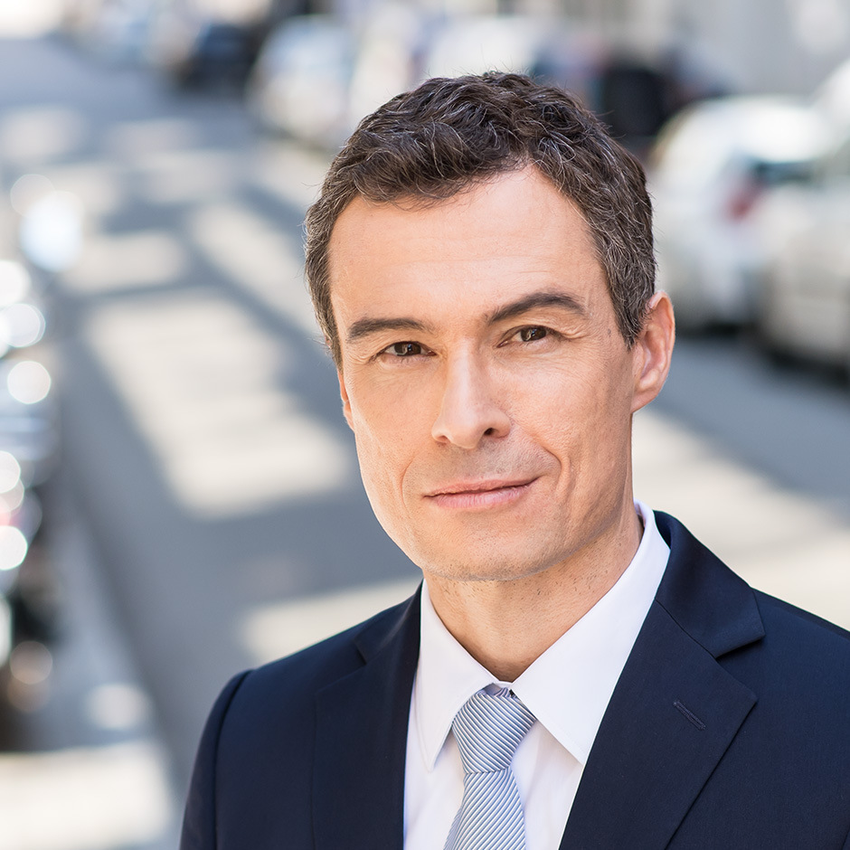 Milbank Advises PTT in Joint Venture with Foxconn to Establish Electric ...